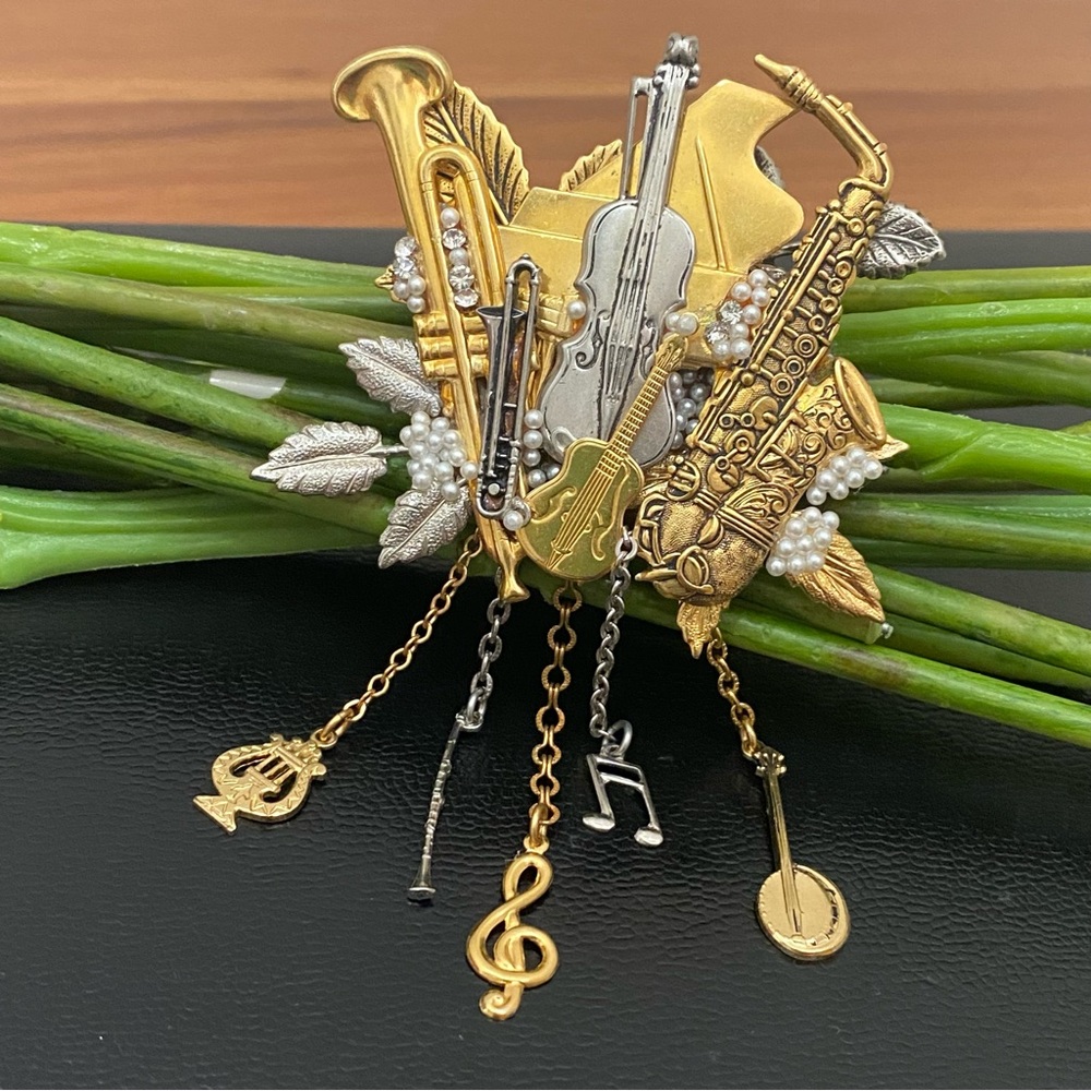 Vintage Musical Instruments Music Theme 3d Brooch 36.… - Gem